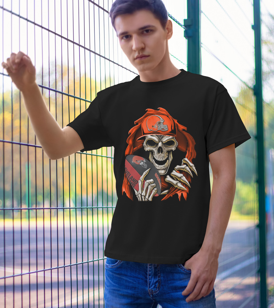 Skullbong Cleveland Browns Skeleton Holding Football T-Shirt