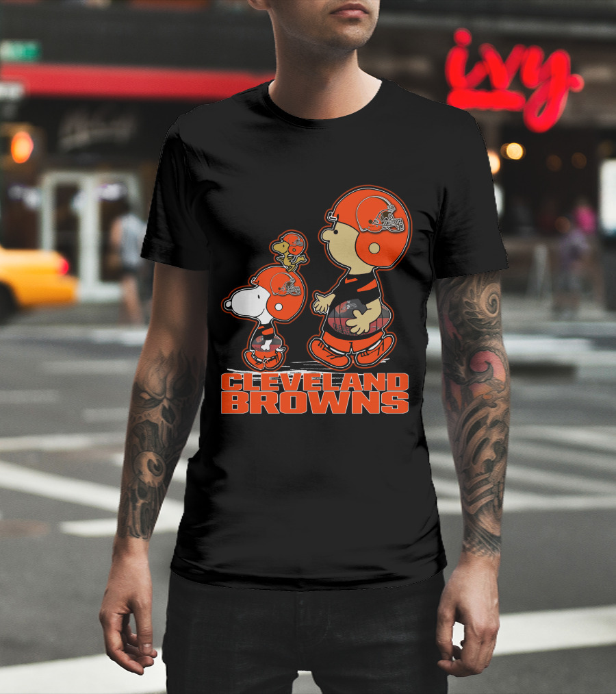 Snpfootball CLEVELAND BROWNS Peanuts Characters Football Helmets T-Shirt