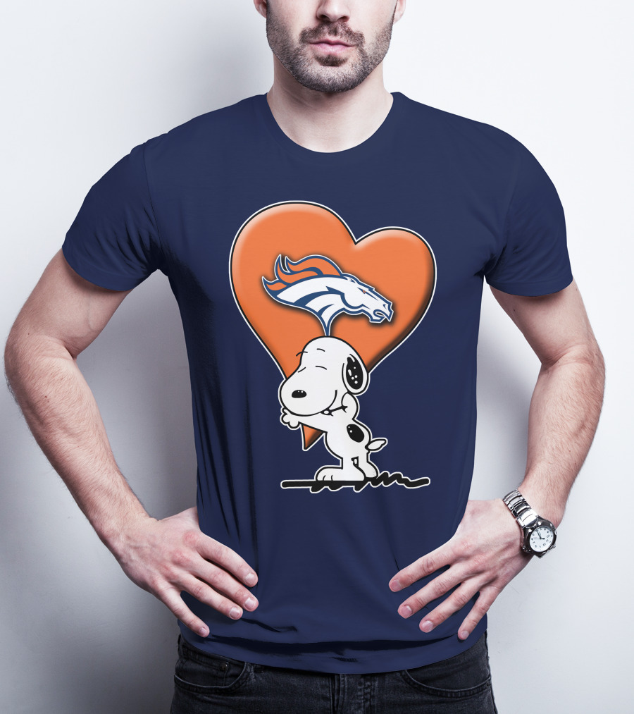Snp V1 Denver Broncos Snoopy Hugging Heart T-Shirt