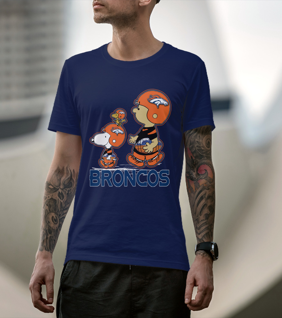 Snpfootball Denver Broncos Peanuts Characters Helmet T-Shirt