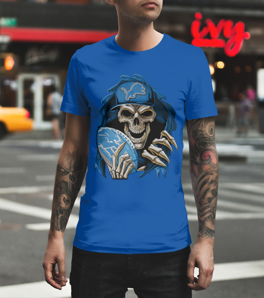 Skullbong Detroit Lions Skeleton Holding Football In Detroit Lions Cap T-Shirt