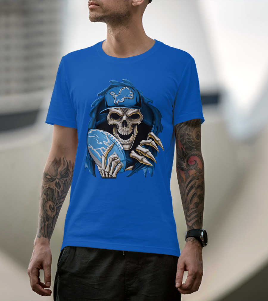 Skullbong Detroit Lions Skeleton Holding Football In Detroit Lions Cap T-Shirt