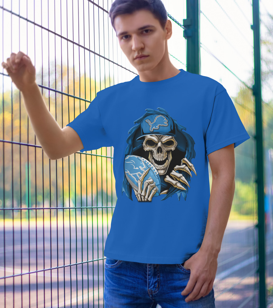 Skullbong Detroit Lions Skeleton Holding Football In Detroit Lions Cap T-Shirt