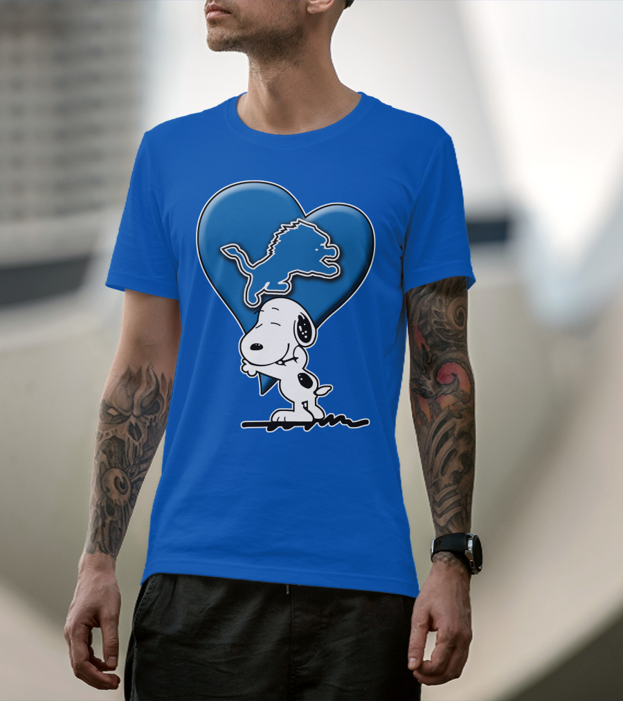 Snp DETROIT LIONS Blue Heart Snoopy Hugging Lion T-Shirt