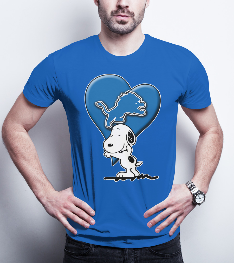 Snp DETROIT LIONS Blue Heart Snoopy Hugging Lion T-Shirt