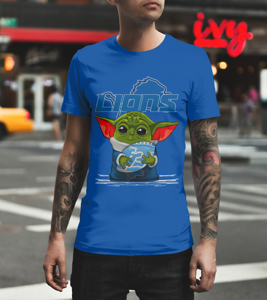Yoda Holding Football DETROIT LIONS T-Shirt