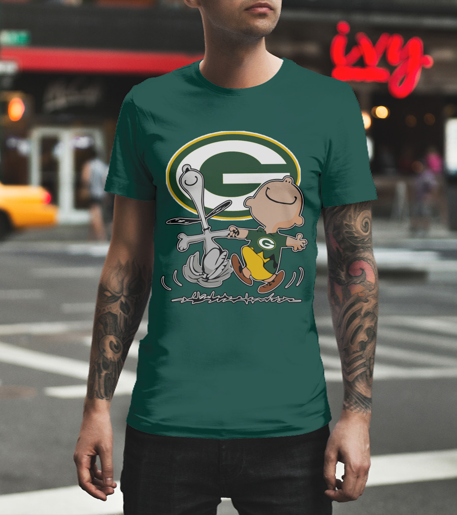 Green Bay Packers Snoopy Charlie Brown Fan Celebration T-Shirt