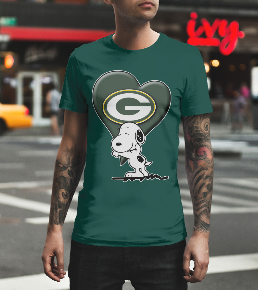 Snoopy Hugging Heart With Green Bay Packers T-Shirt