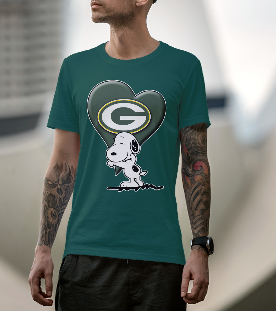 Snoopy Hugging Heart With Green Bay Packers T-Shirt