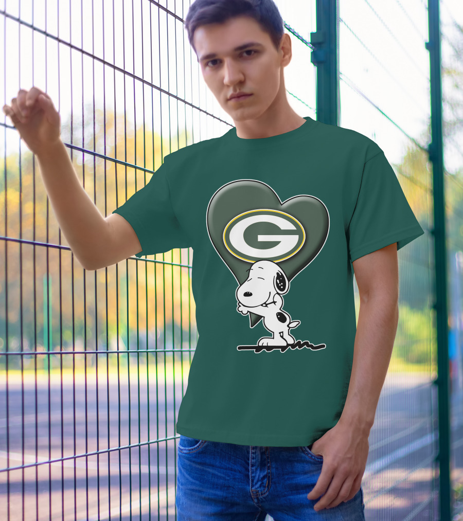 Snoopy Hugging Heart With Green Bay Packers T-Shirt