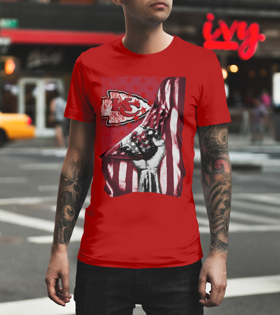 Kansas City Chiefs Arrowhead With American Flag Motif T-Shirt