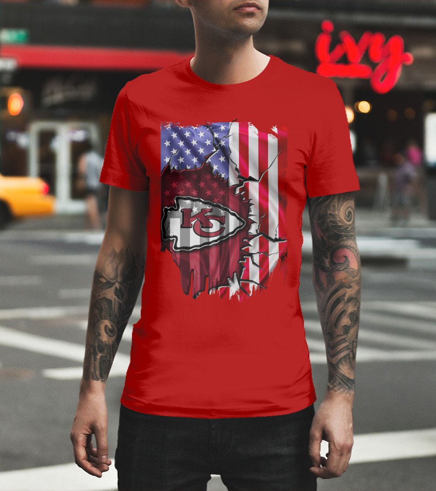 Kansas City Chiefs Logo With American Flag Background T-Shirt