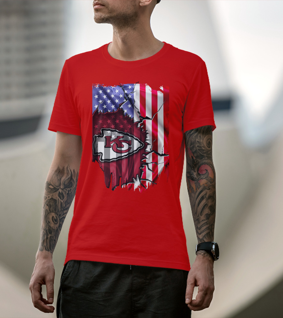 Kansas City Chiefs Logo With American Flag Background T-Shirt