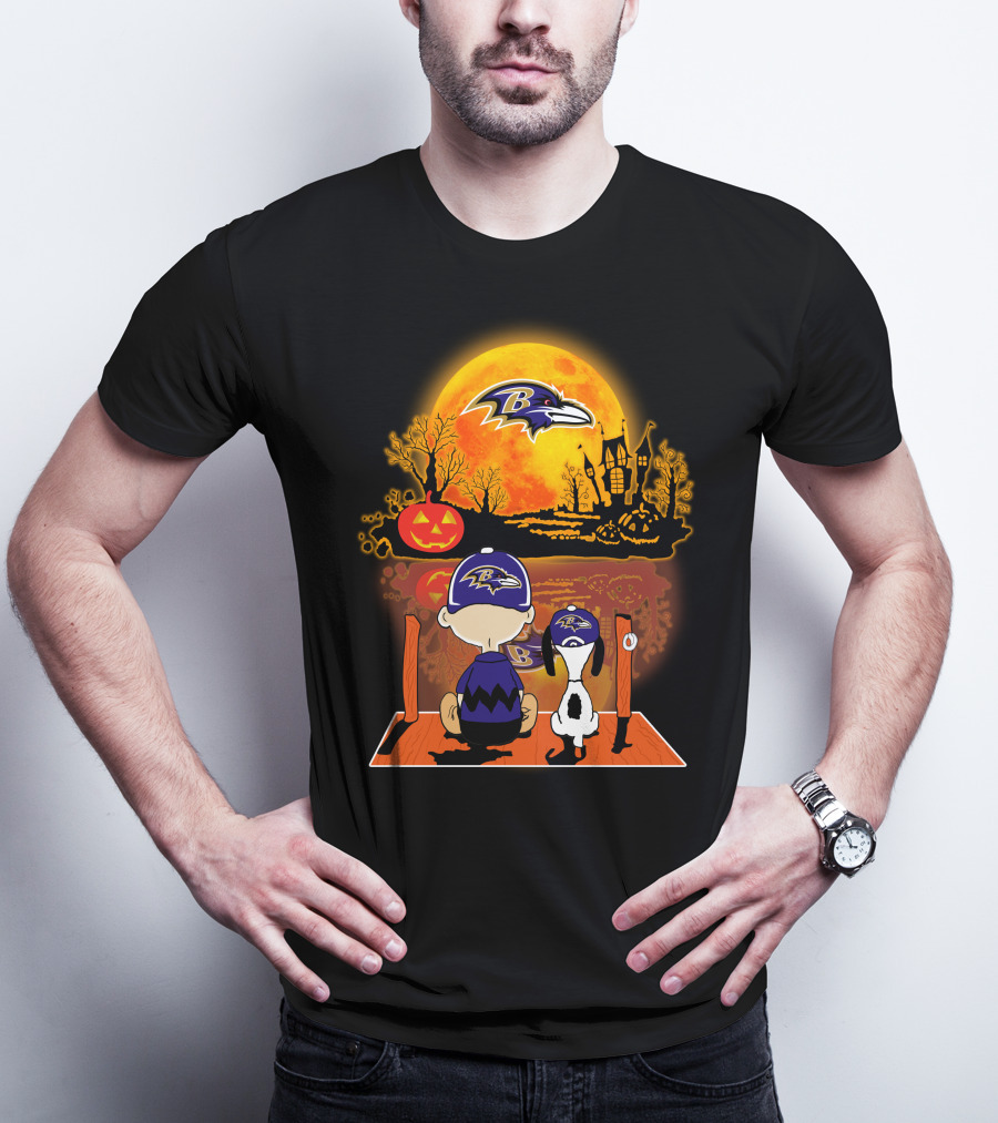 Baltimore Ravens Snoopy And Charlie Brown Halloween Moon Pumpkin Scene T-Shirt
