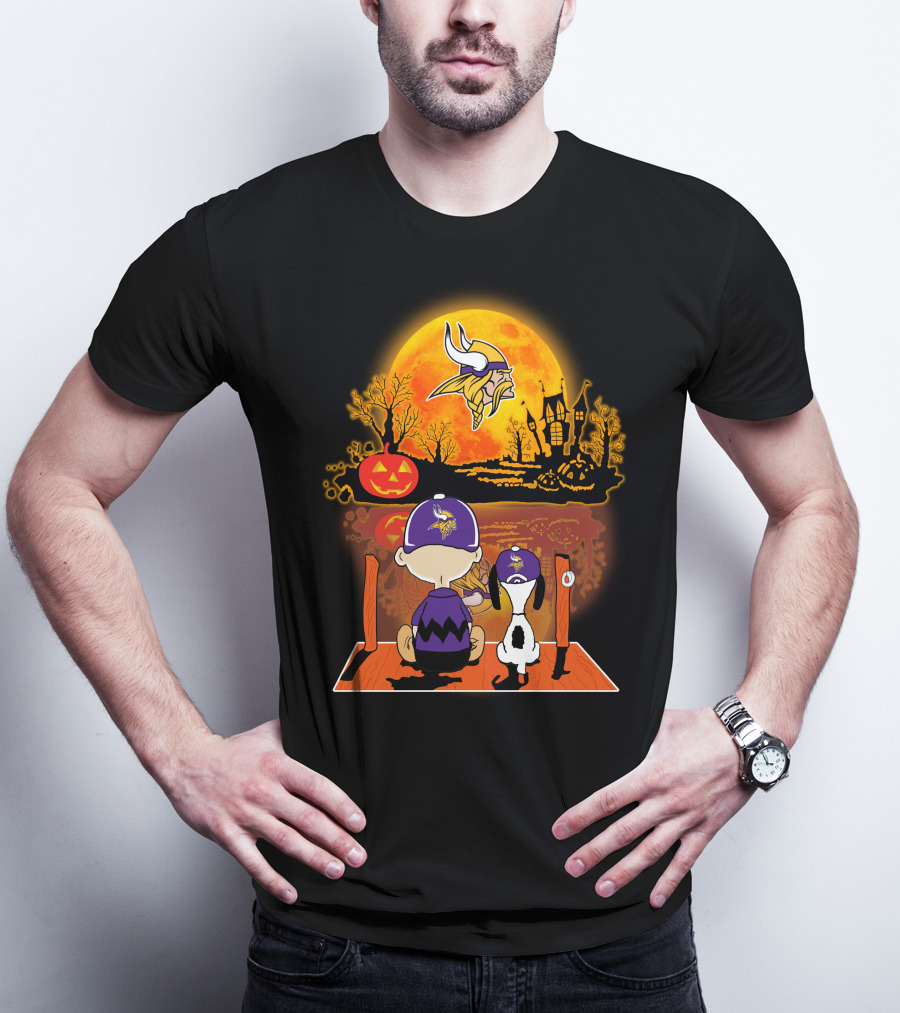 Minnesota Vikings Snoopy And Charlie Brown Halloween Pumpkin Moon T-Shirt
