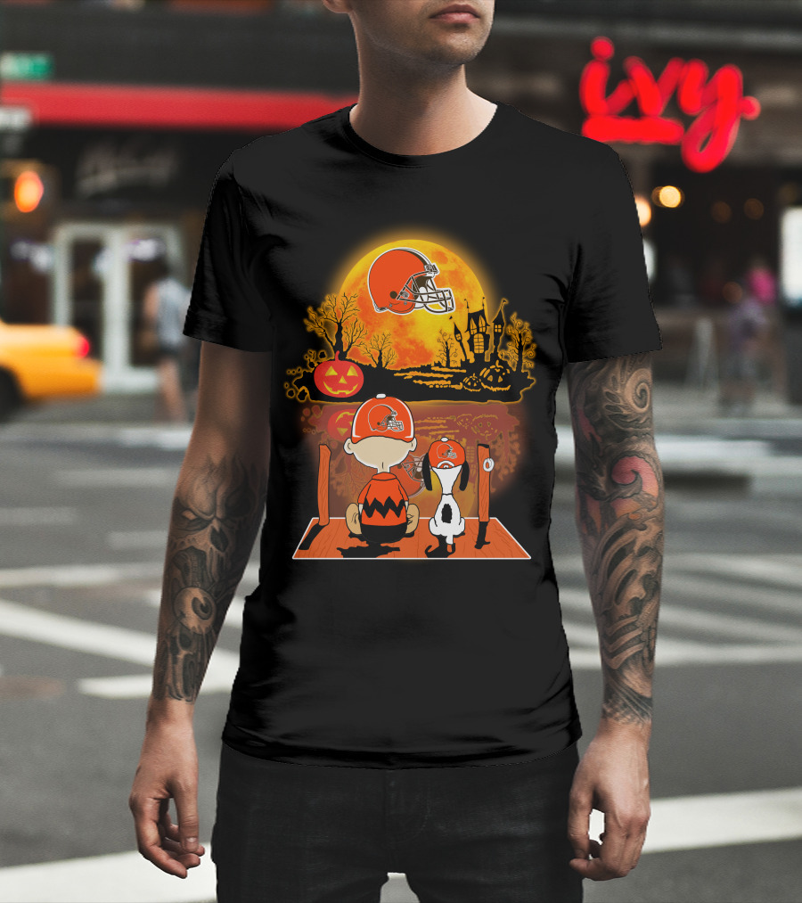 Cleveland Browns Halloween Snoopy Charlie Brown Pumpkin Moon Scene T-Shirt