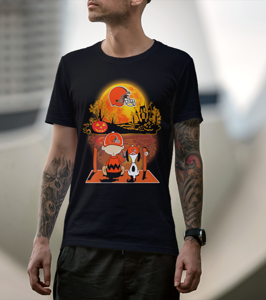 Cleveland Browns Halloween Snoopy Charlie Brown Pumpkin Moon Scene T-Shirt