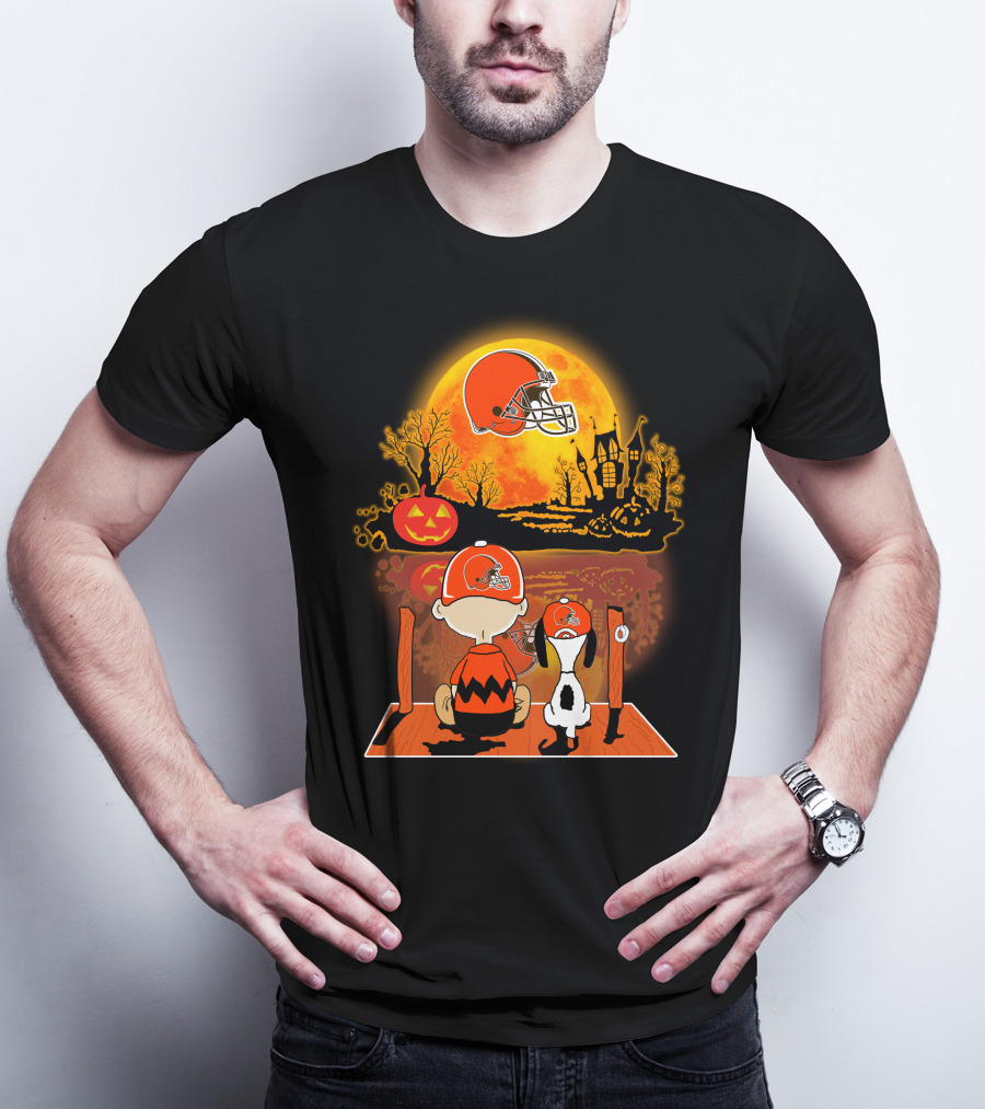 Cleveland Browns Halloween Snoopy Charlie Brown Pumpkin Moon Scene T-Shirt