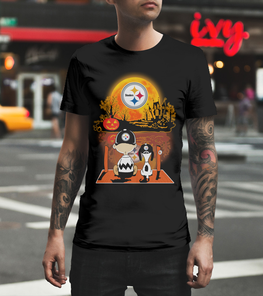 Pittsburgh Steelers Snoopy Charlie Brown Halloween Pumpkin Moon House T-Shirt