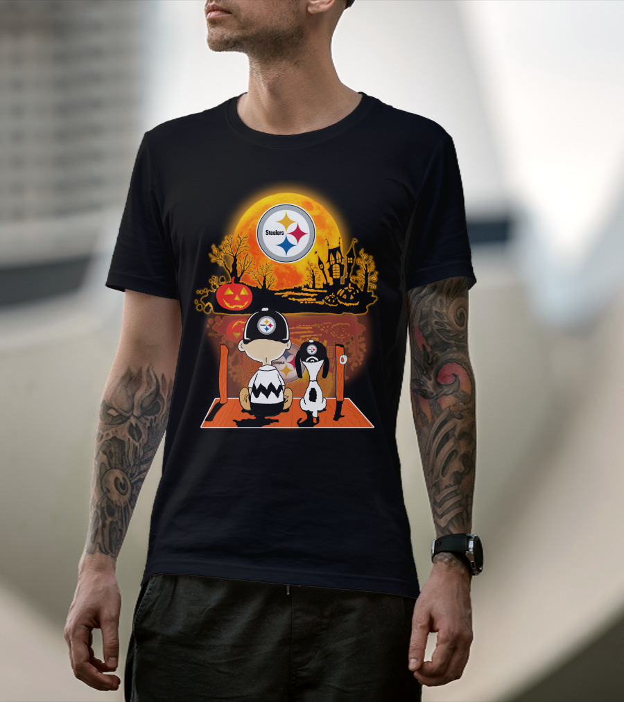 Pittsburgh Steelers Snoopy Charlie Brown Halloween Pumpkin Moon House T-Shirt