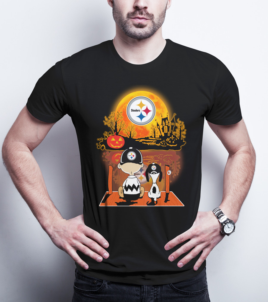 Pittsburgh Steelers Snoopy Charlie Brown Halloween Pumpkin Moon House T-Shirt