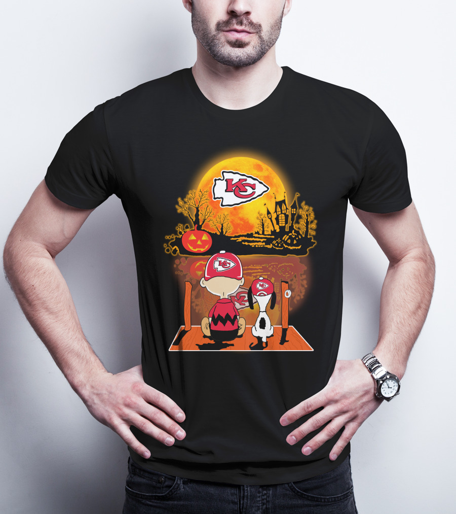 Kansas City Chiefs Snoopy And Charlie Brown Halloween Pumpkin Moon T-Shirt