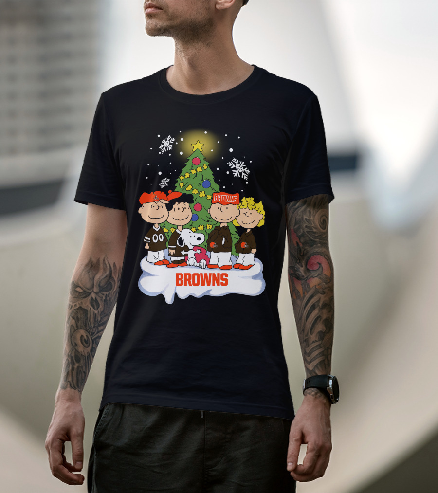 Snoopy Christmas Cleveland Browns Peanuts Characters Holiday Scene T-Shirt