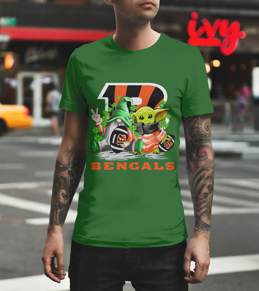 Cincinnati Bengals St. Patrick's Day Gnome And Baby Yoda Football T-Shirt