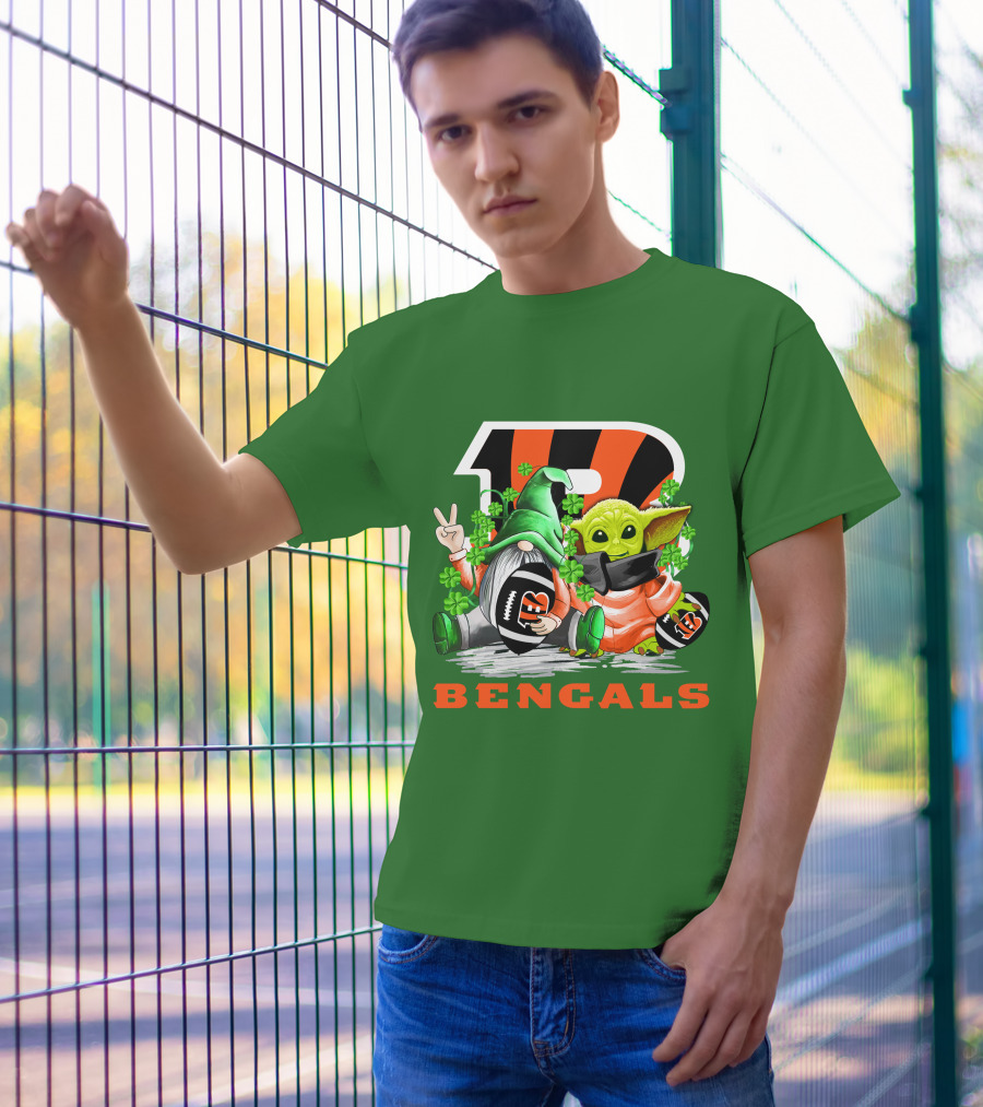 Cincinnati Bengals St. Patrick's Day Gnome And Baby Yoda Football T-Shirt