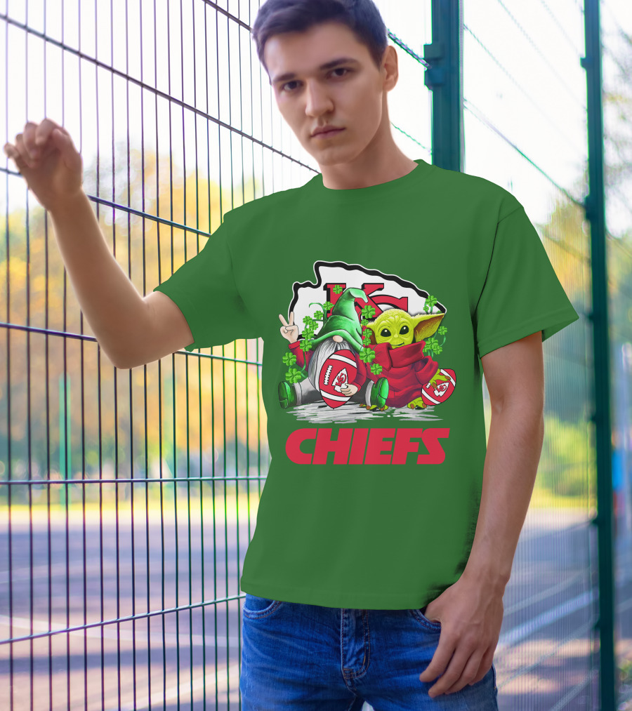 Kansas City Chiefs St. Patrick's Day Football Gnome And Baby Alien T-Shirt