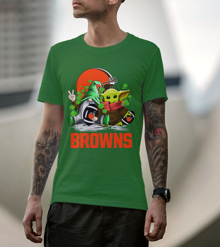 Cleveland Browns Football St. Patrick's Day Gnome And Baby Yoda T-Shirt
