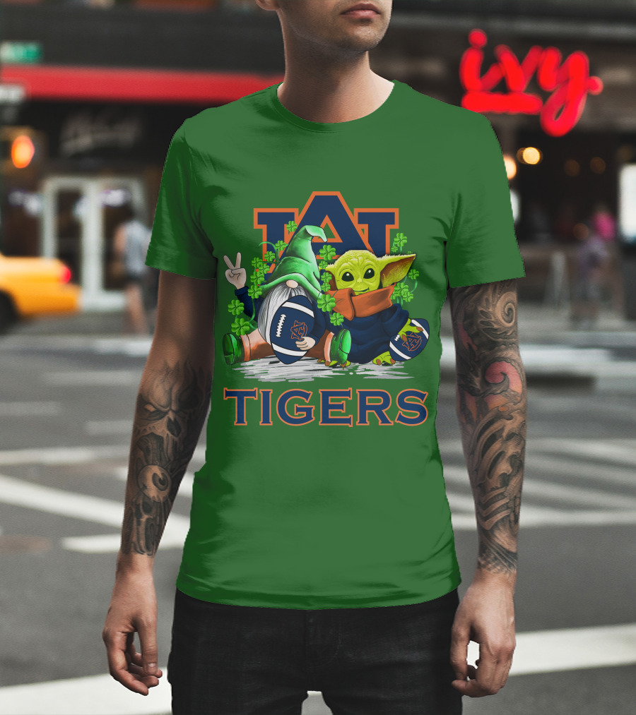 Auburn Tigers St. Patrick’s Day Football Gnome And Yoda Fan T-Shirt