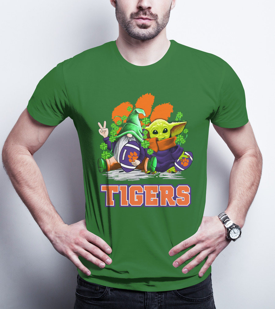 Clemson Tigers St. Patrick’s Day Football Gnome And Baby Yoda T-Shirt