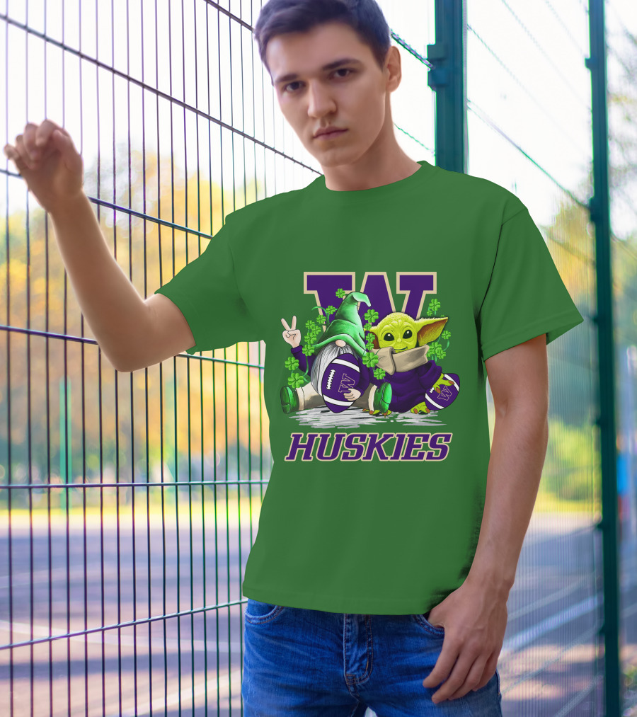 Washington Huskies Football St. Patrick’s Day Gnome And Baby Yoda With Shamrocks T-Shirt