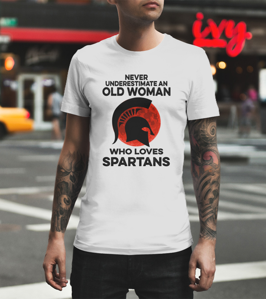 Never Underestimate An Old Woman Who Loves Michigan State Spartans T-Shirt