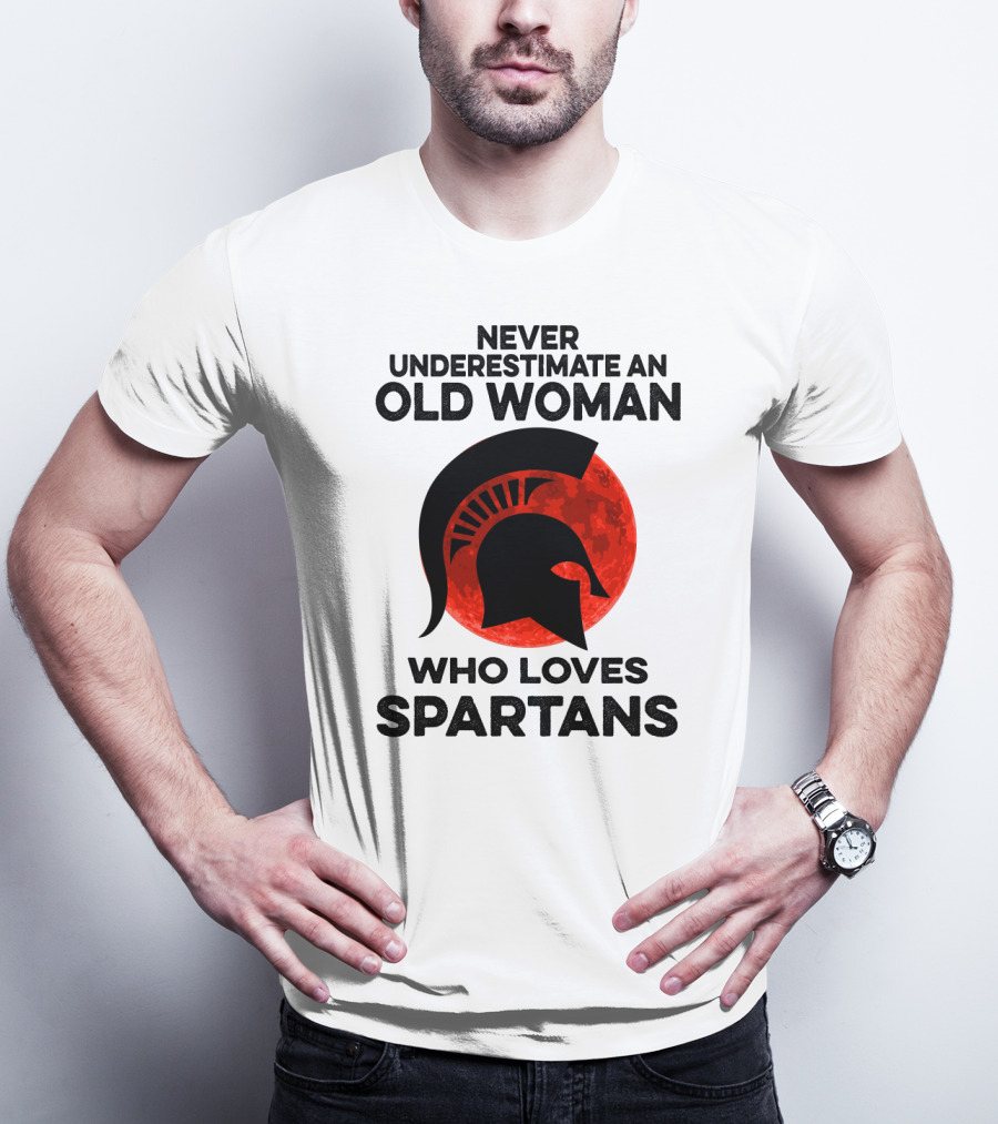 Never Underestimate An Old Woman Who Loves Michigan State Spartans T-Shirt