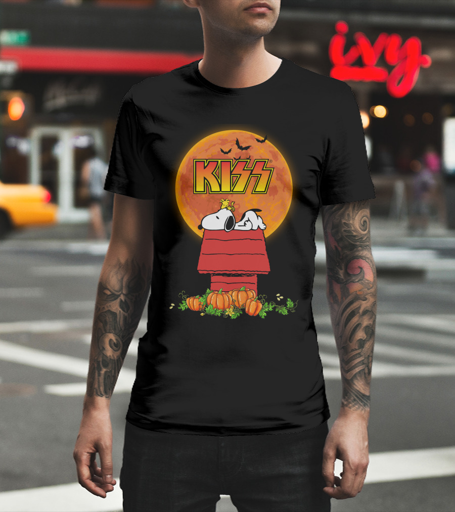 Kiss Halloween Snoopy Peanuts Moon Pumpkins T-Shirt