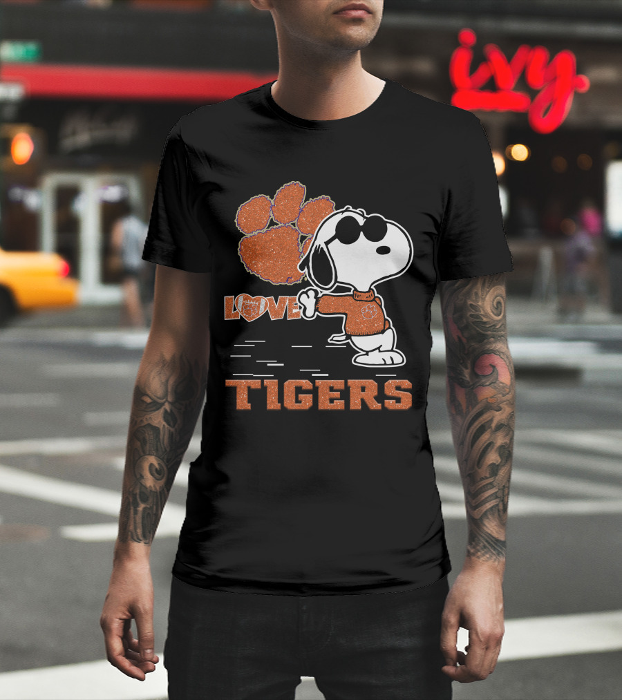 Snoopy Love Clemson Tigers Paw Prints T-Shirt