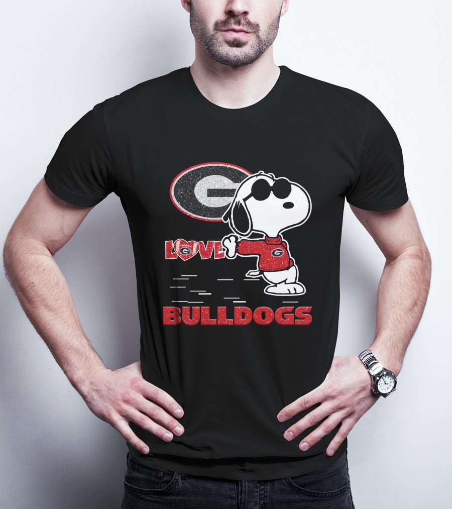 Snoopy Love Georgia Bulldogs Football T-Shirt