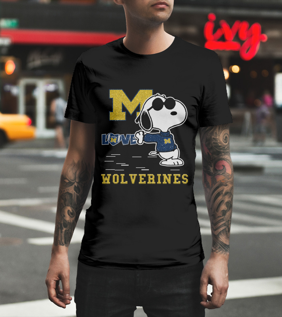 M Snoopy Love Wolverines T-Shirt