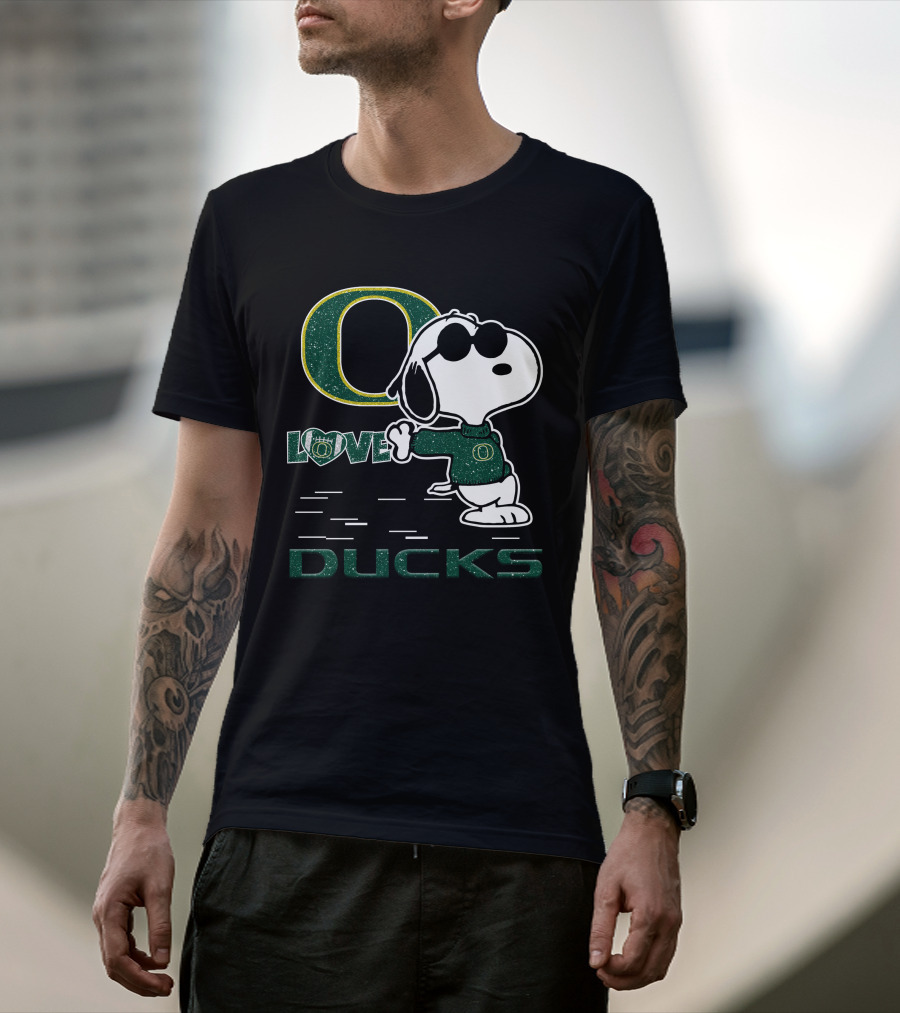 Snoopy Love Oregon Ducks Fan With Glitter Green O T-Shirt