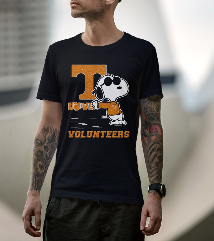 Snoopy T Love Volunteers Tennessee T-Shirt