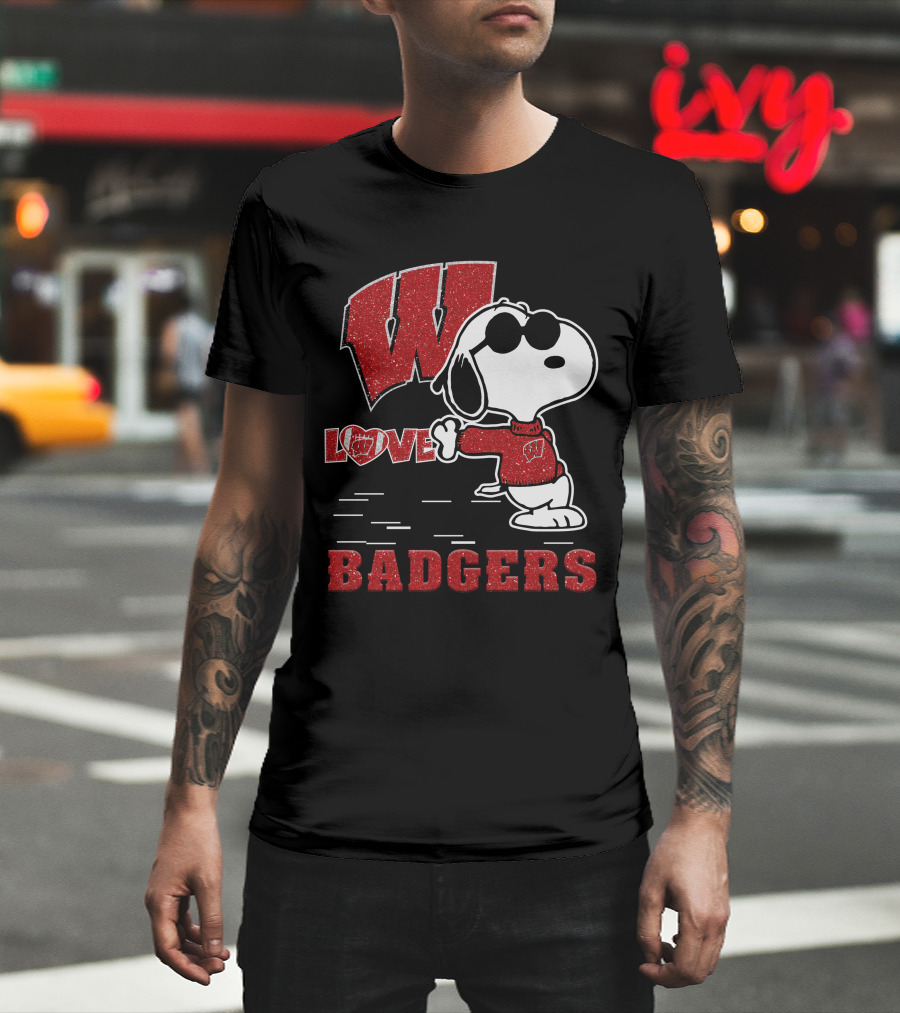 Snoopy Wisconsin Badgers Love T-Shirt