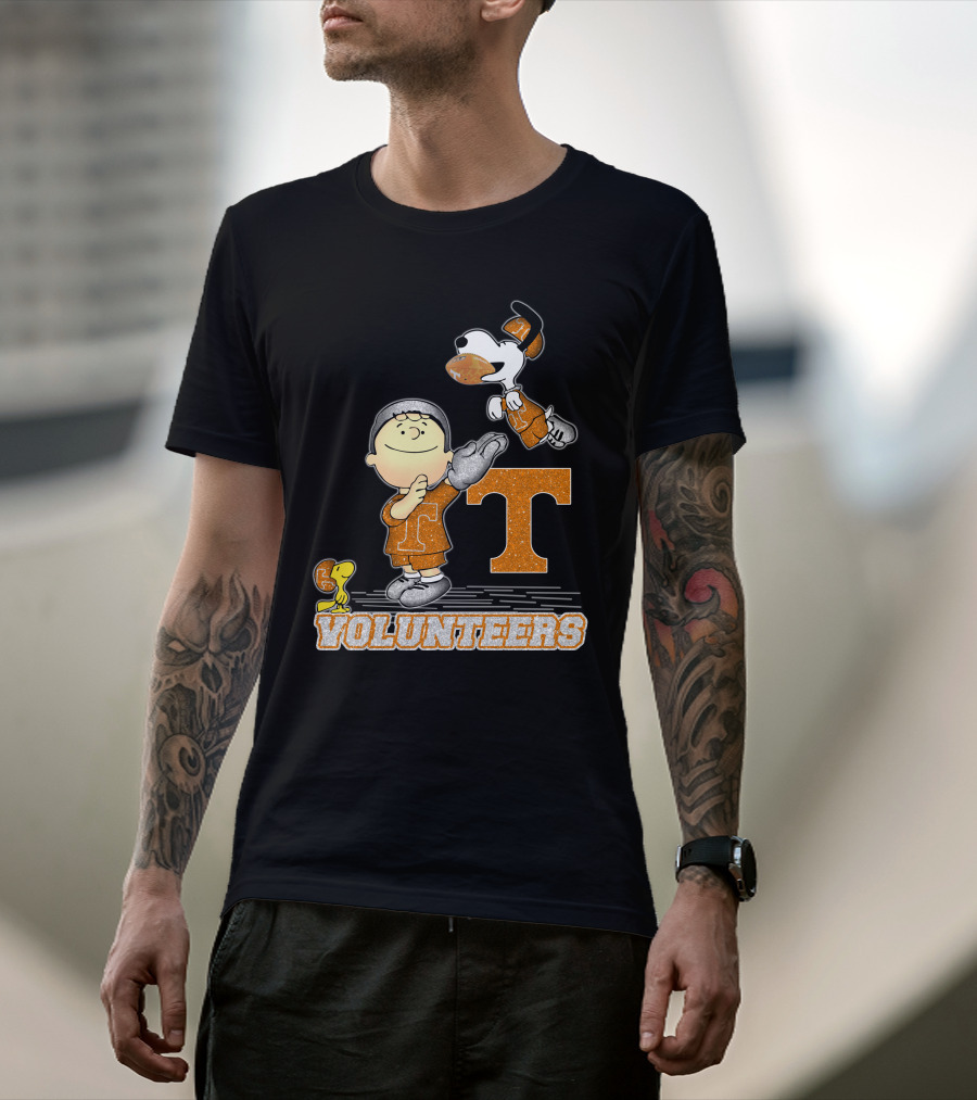 Snoopy Football Love Tennessee Volunteers Peanuts Characters T-Shirt