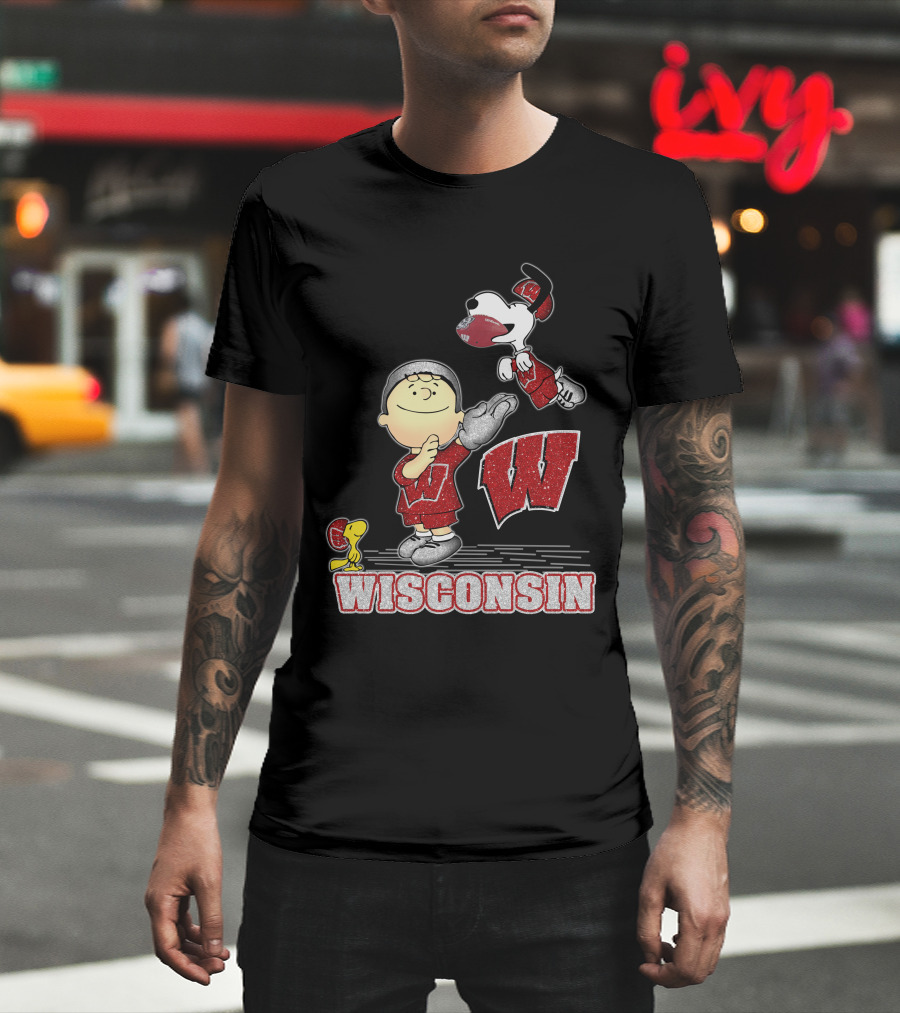 Snoopy Wisconsin Badgers Charlie Brown Woodstock Football T-Shirt