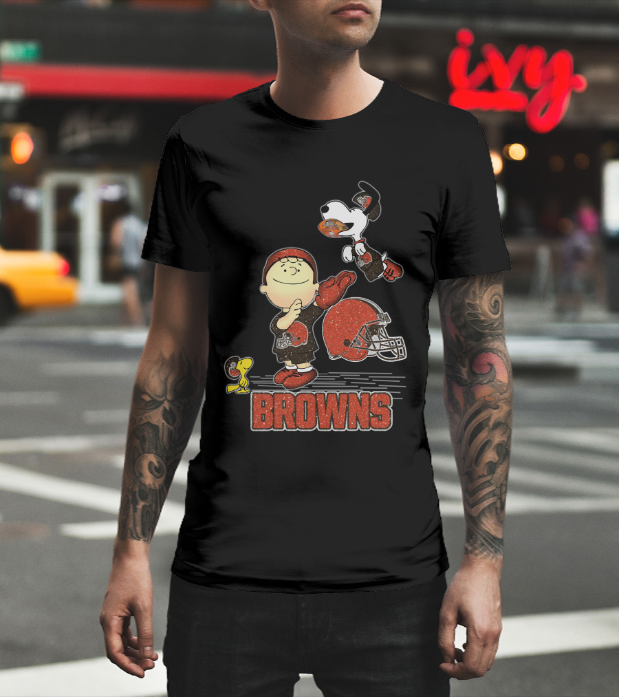 Snoopy And Friends Cleveland Browns Football Fun T-Shirt