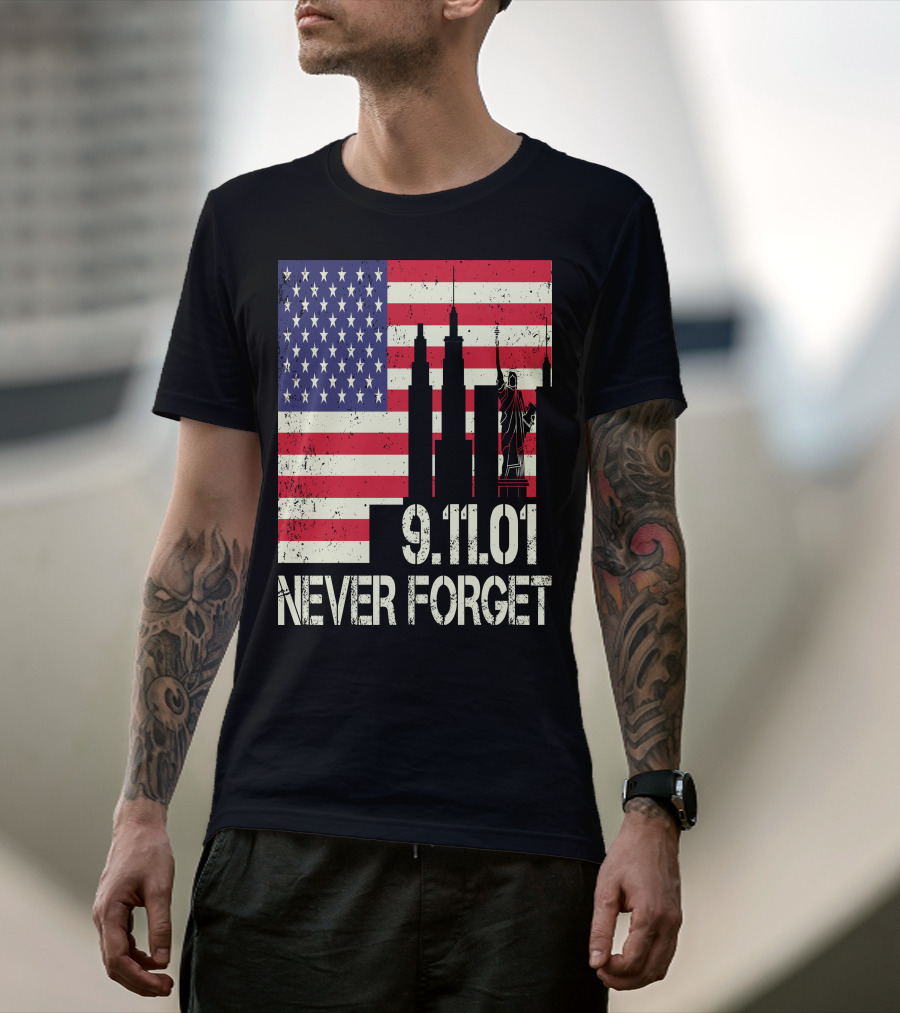 Vintage American Flag 9.11.01 Never Forget Statue Of Liberty And Twin Towers T-Shirt