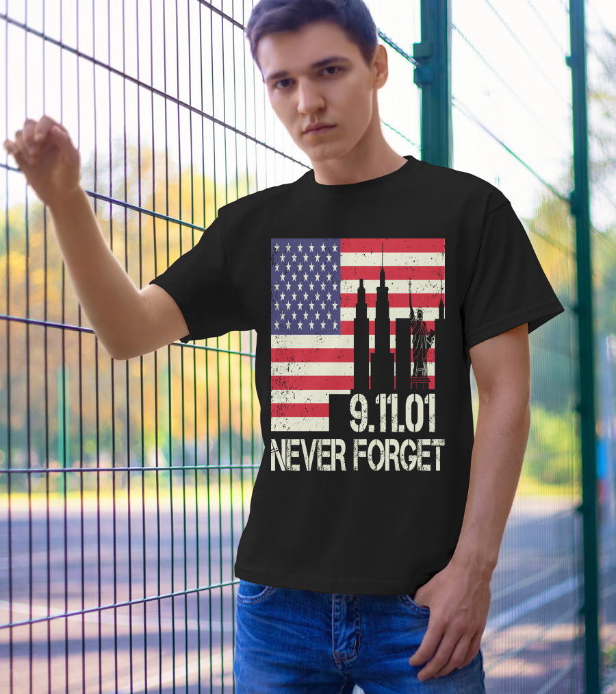Vintage American Flag 9.11.01 Never Forget Statue Of Liberty And Twin Towers T-Shirt