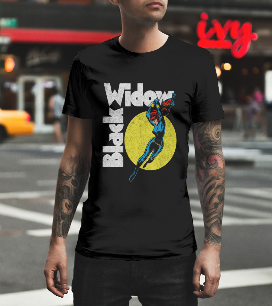 Black Widow Marvel Comic Circle Retro Heroic Pose T-Shirt