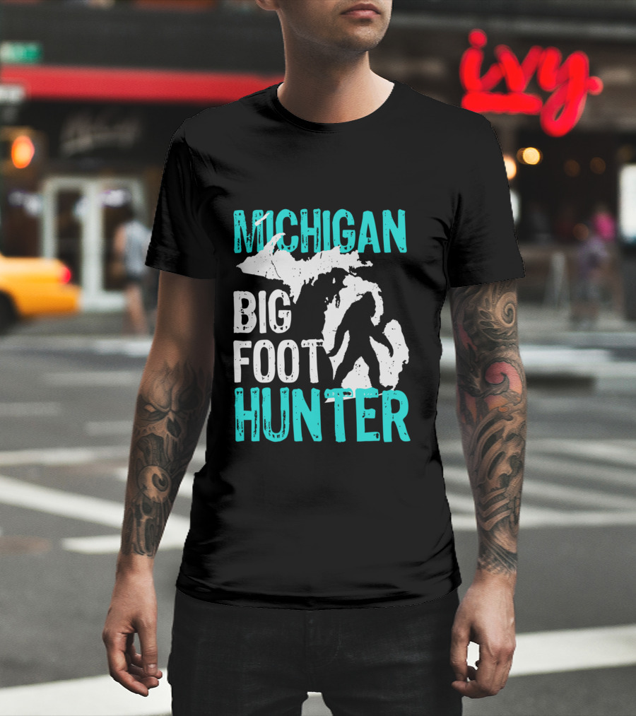 Michigan Bigfoot Hunter Bigfoot Silhouette On Michigan Map T-Shirt